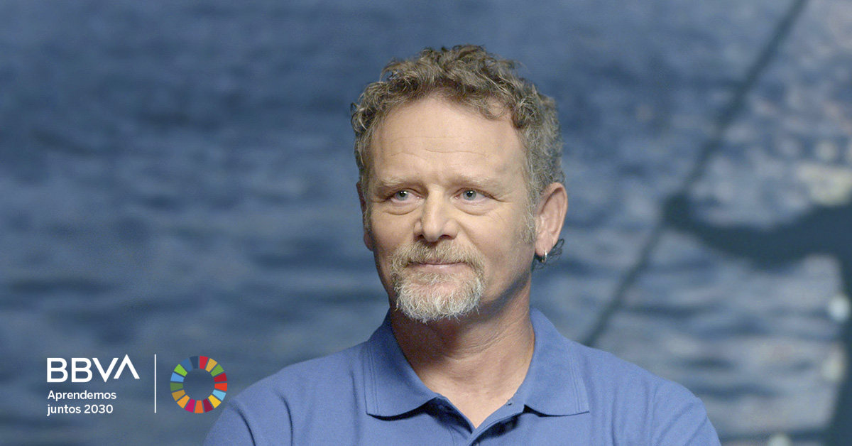 El explorador que navegó entre islas de plástico - BBVA Aprendemos ...